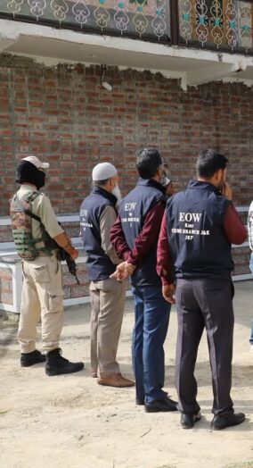EOW Kashmir Conducts Searches in Rs 93 Lakh Land Fraud Case in Budgam ...