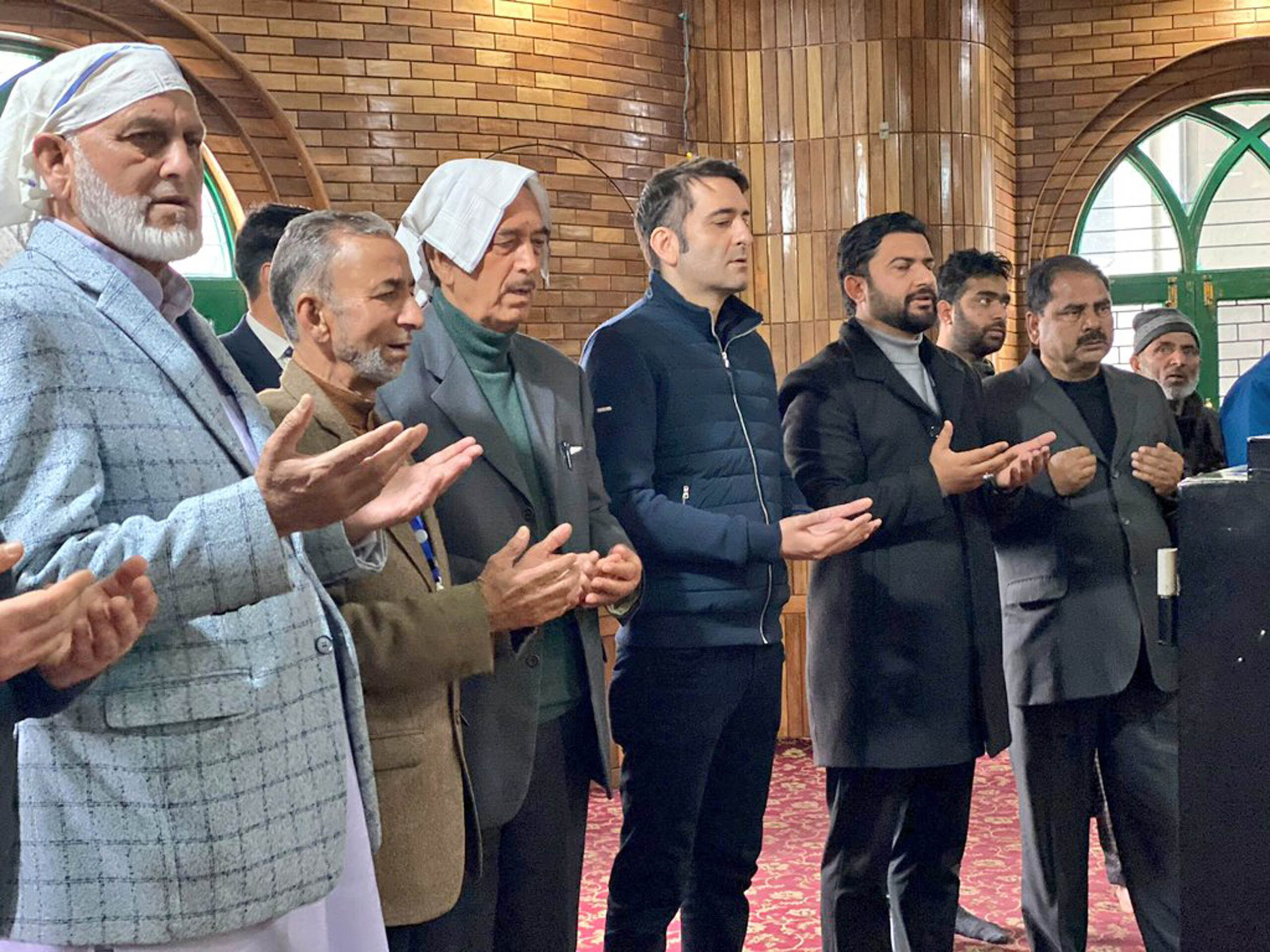 Ghulam Nabi Azad alongwith his son paid an obeisance at the shrine of ...