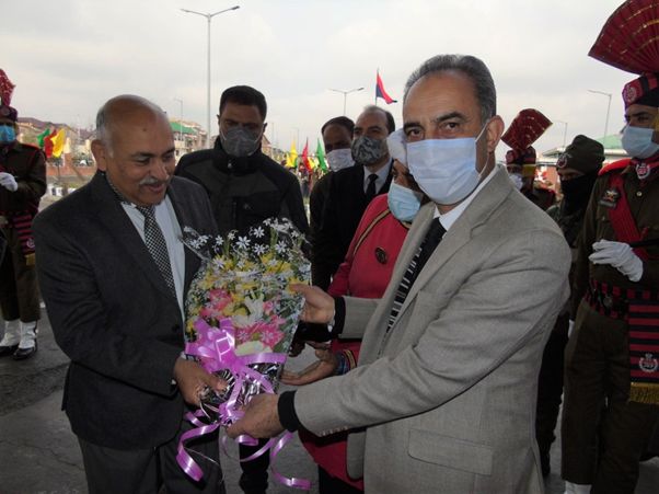 Chief Justice visits Kupwara; inaugurates Bar Chambers, Library at DCC ...