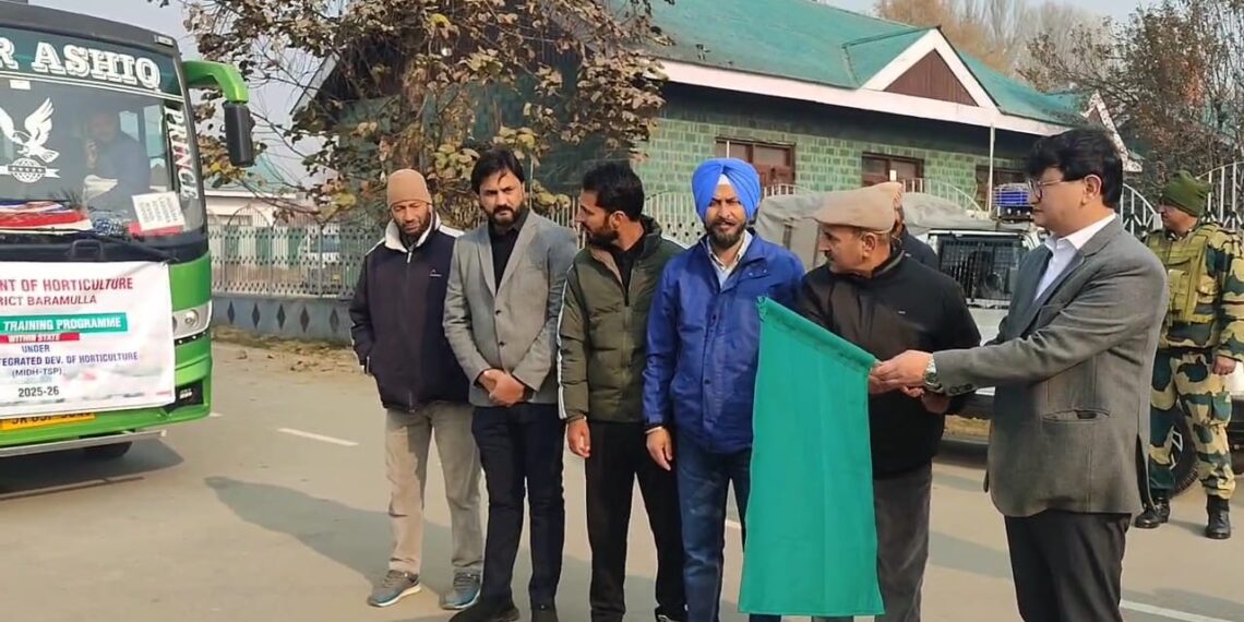 DC Baramulla Flags Off Exposure Visit of 60 Progressive Farmers to ...