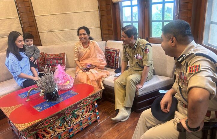 J&K DGP, IGP Kashmir visited Kirti Chakra awardee DSP Humayun home ...
