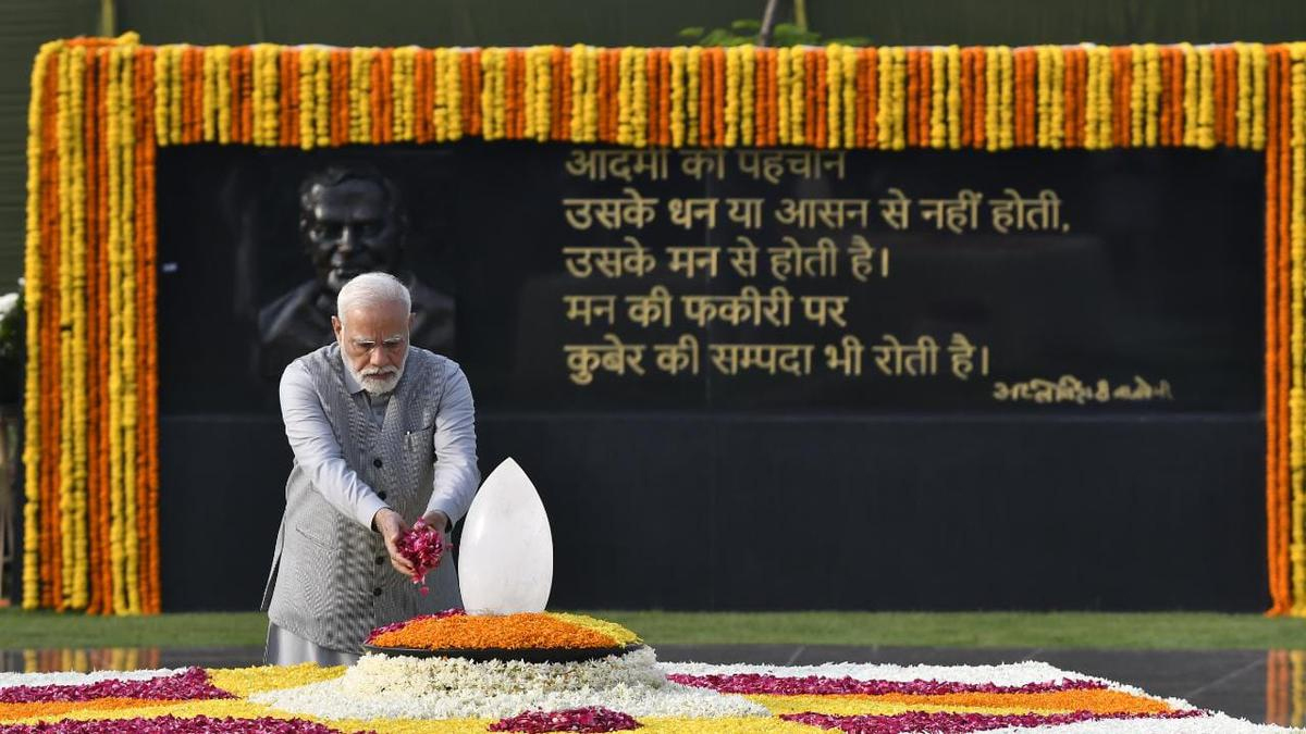Prez, PM and other leaders pay tributes to Atal Bihari Vajpayee on his ...