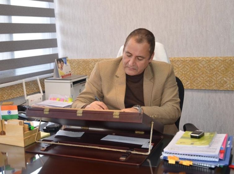 Javed Dar inaugurates 3 day mega AgriTech mela Gongul-2025 at SKUAST-K ...